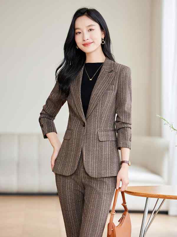 ・スタイル: エレガント・主な素材: ポリエステル、ポリウレタン・素材比率: ポリエステル 90%-95%、ポリウレタン 30%以下・袖丈: 長袖・袖の形状: 普通袖・パンツ丈: ロング丈・カラー展開: グレー、ブラウン・サイズ展開: S、...