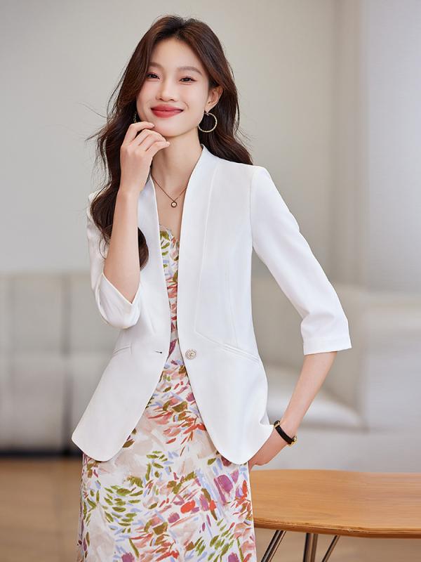 ・カテゴリ: テーラードジャケット・スタイル: 通勤スタイル・柄: 無地・シルエット: スリム・着丈: 標準（約50cm-65cm）・ネックライン: ノーカラー・袖丈: 七分袖・袖の形状: 標準・詳細: ポケット・加工: ノーアイロン・主な...