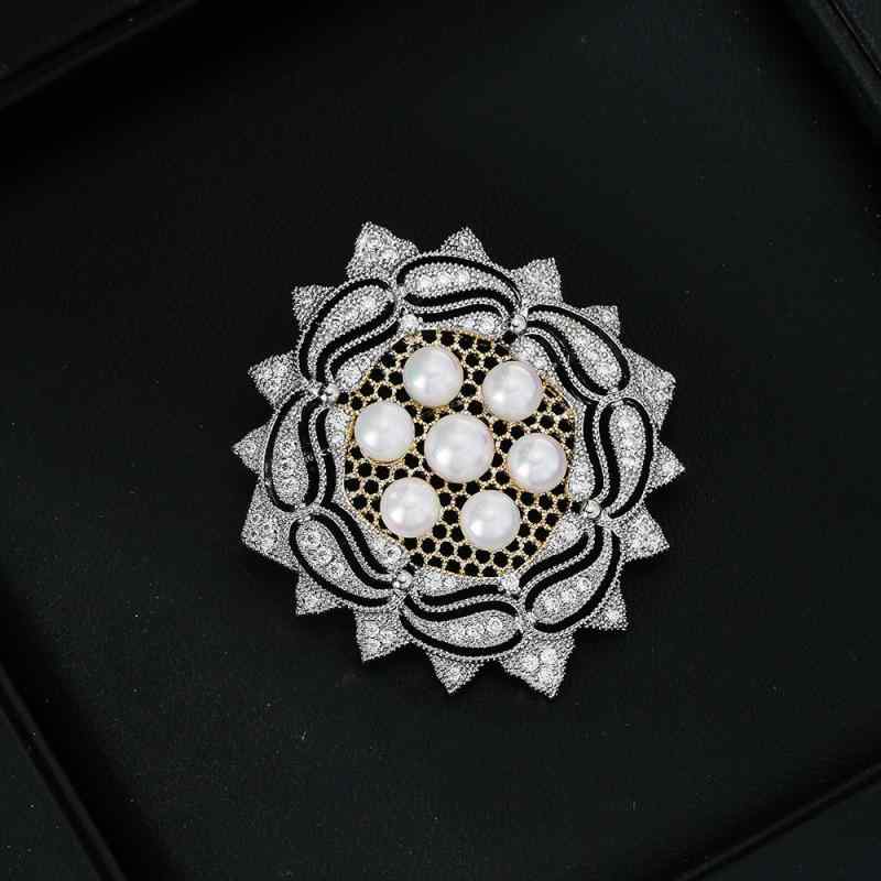 ・カテゴリ: ブローチ・素材: 銅・対象: レディース・形状: 幾何学型・加工: メッキ加工・: フラワー、植物・スタイル: ブリティッシュビンテージ、レトロ・カラー: ホワイトゴールド