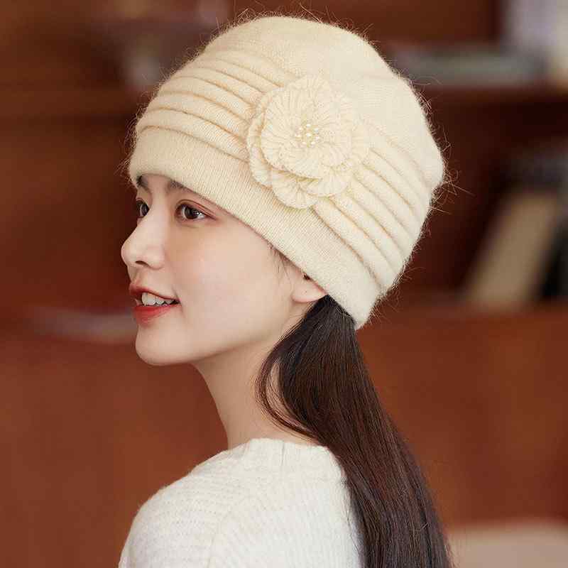 ・カテゴリ: ニット帽・: 花・帽子の形状: ラウンドトップ・つばの形状: つばなし・カラー展開: ブラック、グレー、アイボリー、マゼンタ、ピンク・サイズ: フリーサイズ（56-58cm、調節可能）・機能: 保温、防風・主な素材: ラビット...