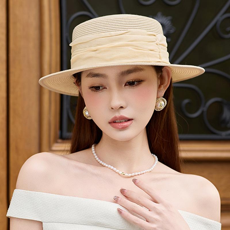 ・カテゴリ: 麦わら帽子・素材: 亜麻風素材・スタイル: ファッション、通勤・帽子の形状: 平天・つばの形状: 広つば・カラー展開: ベージュ、カーキ、ブラック・サイズ展開: 56-58cm（調整可能）・機能: 通気性、日除け