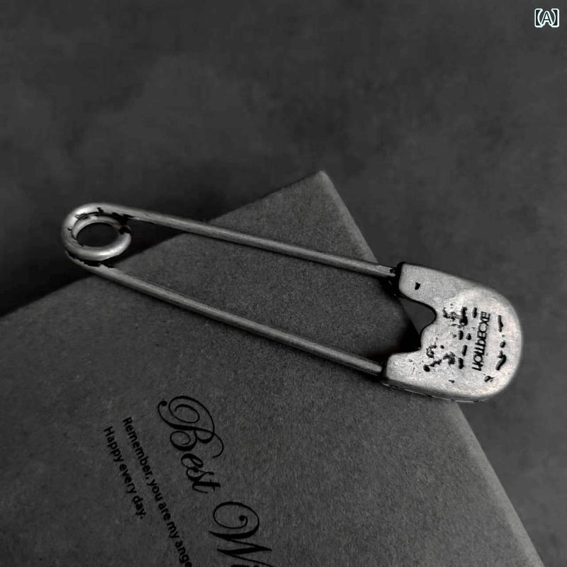 ・素材: 亜鉛合金・サイズ: 81mm×22mm、79mm×22mm、89mm×32mm・カラー: スズ色・: ピン、レザー付き、小鳥モチーフ