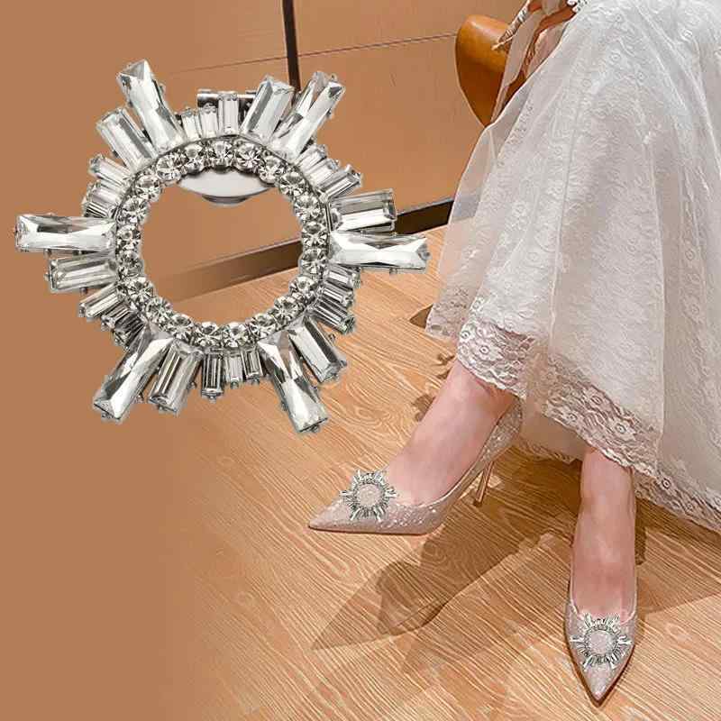 ・カラー展開: ホワイトゴールド（スクエアクリスタル）、ホワイトゴールド（ラウンドクリスタル）、ホワイトゴールド（レクタングルクリスタル）・適合アイテム: 革靴、ブーツ、サンダル、カジュアルシューズ・スタイル: 欧米風、オールマッチ