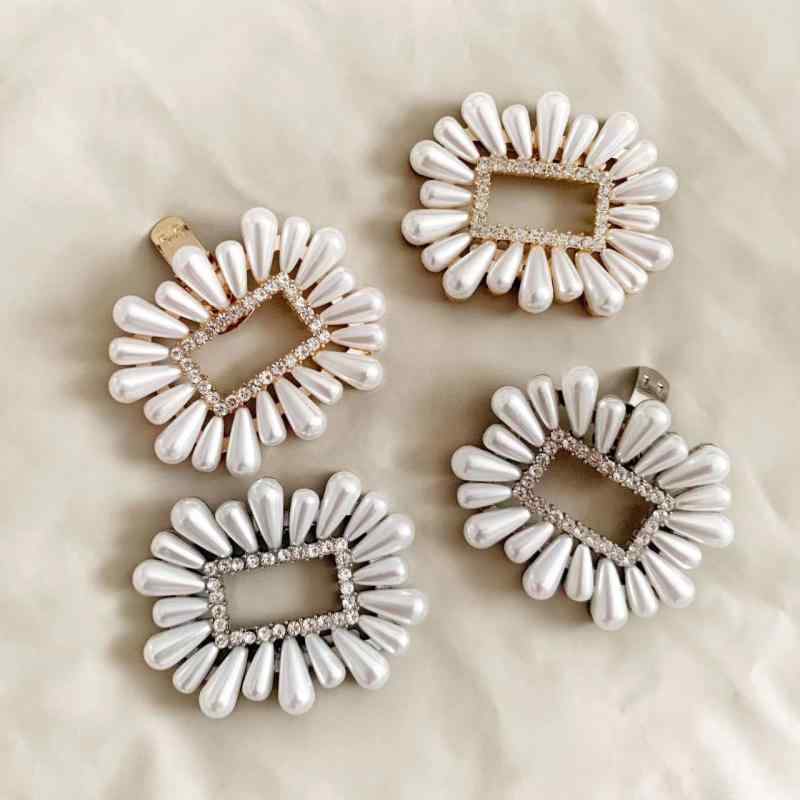 ・カラー展開: ゴールド（クリップタイプ）、ゴールド（プラグタイプ）、シルバー（クリップタイプ）、シルバー（プラグタイプ）・適した靴のタイプ: サンダル、カジュアルシューズ・: パール・スタイル: 欧米風ファッション