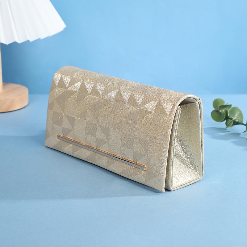 ・素材: PU・利用シーン: デイリー・裏地: ポリエステル・バッグスタイル: エンベロープバッグ・内部構造: オープンポケット・形状: 横型スクエア・要素: チェーン・開閉方法: マグネット・スタイル: シティカジュアル・硬さ: やや硬め...