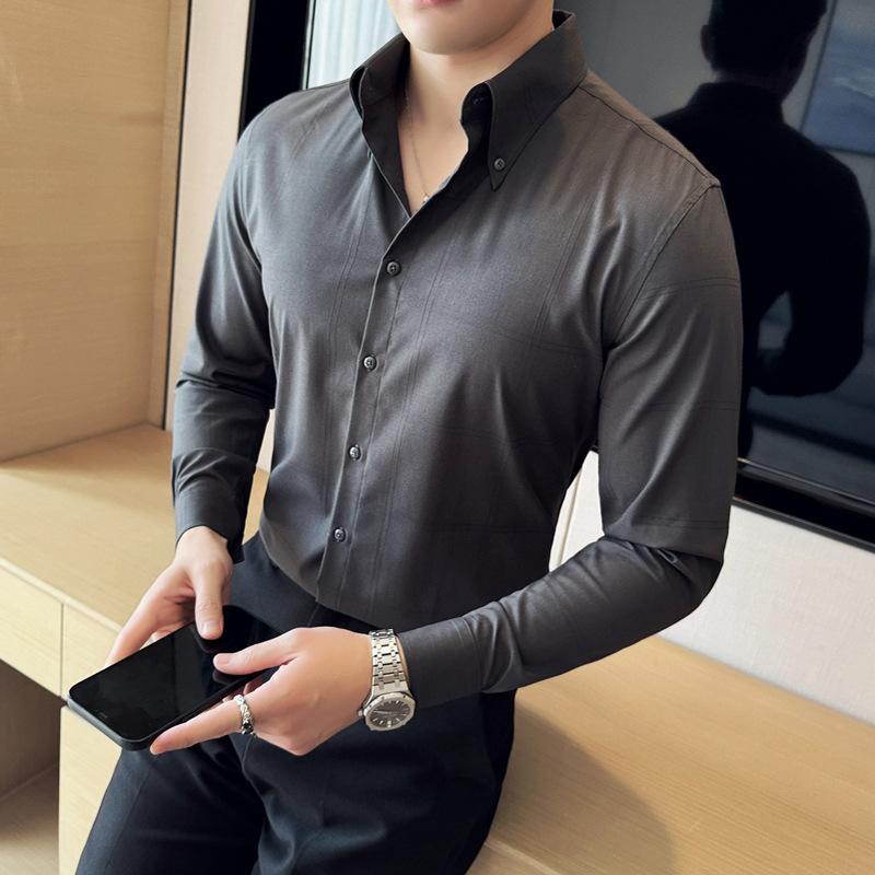 ・カテゴリ: シャツ・スタイル: ブリティッシュ、アーバン・主な素材: ポリエステル 66.7%・生地の仕様: 20番手・フィット感: スリムフィット・襟の形: レギュラーカラー・袖丈: 長袖・柄: チェック柄・厚み: 普通・対象: メンズ...