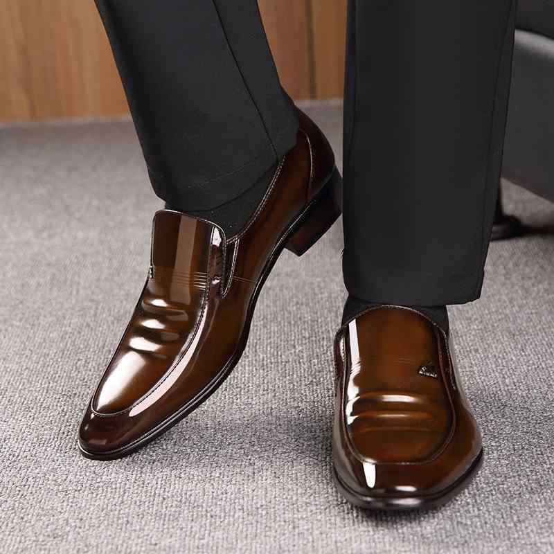 ・カテゴリ: ビジネスシューズ・アッパー素材: レザー・ソール素材: ラバー・対象性別: メンズ・つま先形状: ポインテッドトゥ・靴丈: ローカット・機能: 通気性、耐摩耗性、衝撃吸収・重量: 約1.3kg・スタイル: ビジネス・要素: ス...