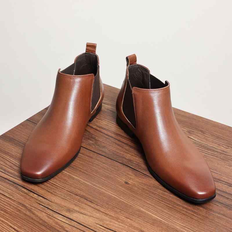・対象年齢: 18-40歳・アッパー素材: 牛革・性別: メンズ・スタイル: ブリティッシュ・カラー展開: ブラック、ブラウン・サイズ展開: 38, 39, 40, 41, 42, 43, 44