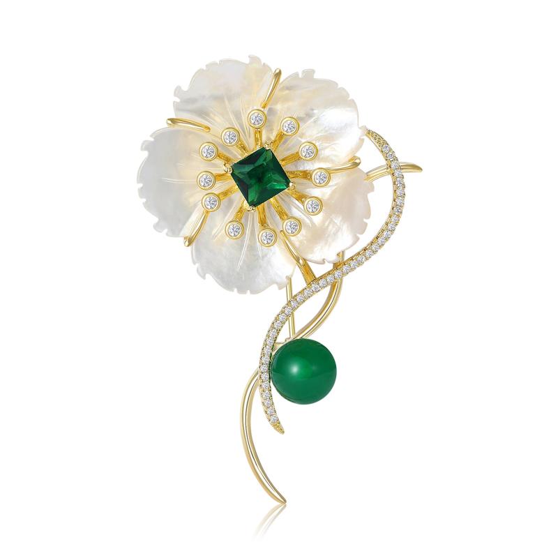 ・カテゴリ: ブローチ・素材: 銅、キュービックジルコニア・カラー: ホワイト・モチーフ: カメリア、花・加工: マイクロセッティング・スタイル: ラグジュアリー、オフィス・機能: チラ見え防止・対象: 女性
