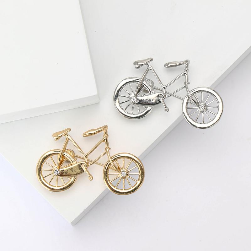 ・カテゴリ: ブローチ・スタイル: 個性的・素材: 合金・加工: メッキ加工・モチーフ: 自転車・対象: 男女兼用・カラー展開: ゴールド、シルバー