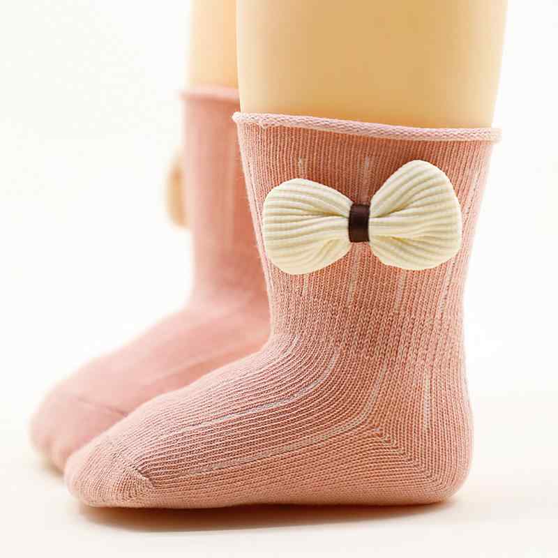 ・カテゴリ: 子供用靴下・主な素材: 綿80%・対象: 女の子・機能: 通気性、吸汗性・丈: クルー丈・厚み: 普通・柄: 無地・: リボン・カラー展開: ホワイト、ピンク、カーキ・サイズ展開: S（0-6ヶ月）、M（6-12ヶ月）、L（1...