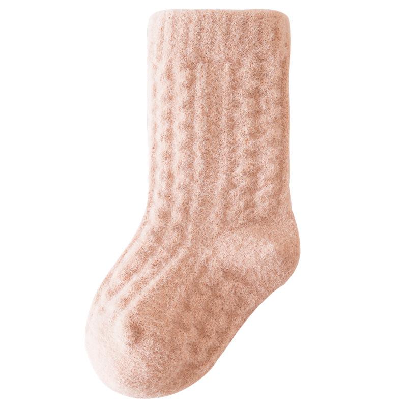 ・カテゴリ: 子供用靴下・主な素材: ナイロン 98.2%・素材感: フリース・機能: 通気性、吸汗、防臭・丈: クルー丈・厚さ: 極厚・柄: 無地、チェック・: 可愛い、ブリティッシュスタイル、トレンド、キャンディカラー・カラー展開: ホ...