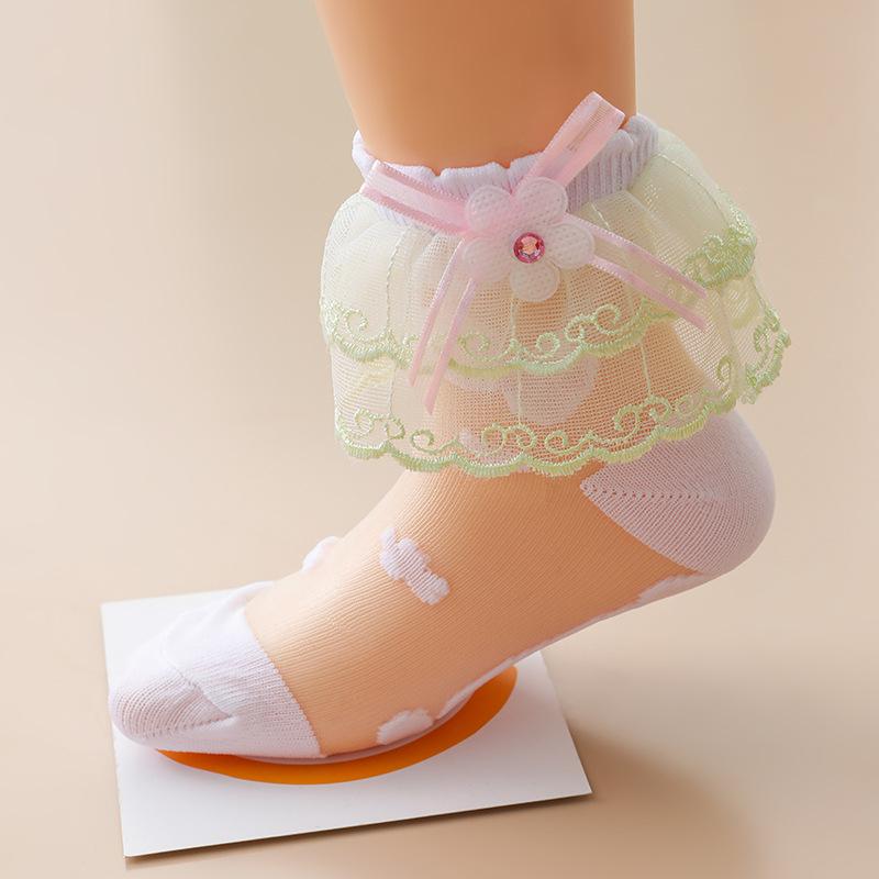 ・カテゴリ: 靴下・対象: 女の子・主な素材: ナイロン 50%・仕様: メッシュ・機能: 通気性、吸汗性、伝線防止・レッグ丈: ショート・生地の厚さ: 超薄手・柄: ドット・: レース、フリル・カラー展開: ホワイト、パープル、グリーン、...