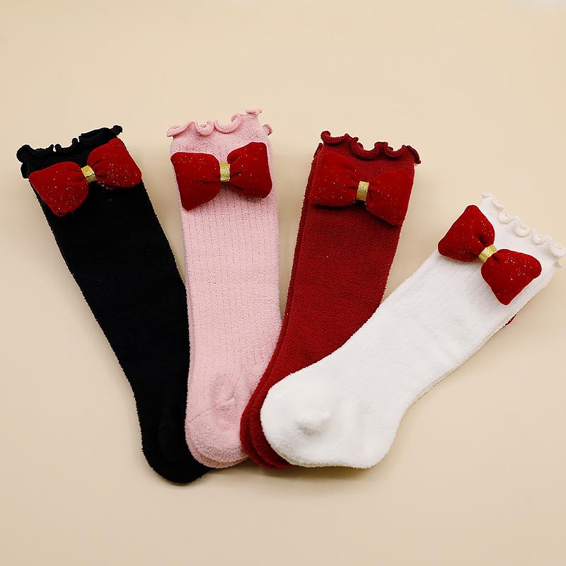 ・カテゴリ: 子供用靴下・対象: 女の子・主な素材: ポリエステル 80%・仕様: ジャカード・機能: 通気性、吸汗、防脱線、防臭・長さ: ロング・厚さ: 厚手・柄: 無地、キャラクター・要素: カントリー風、キャラクター、可愛い、プリンセ...