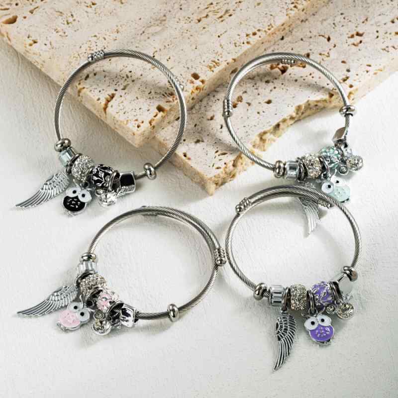 ・カテゴリ: ブレスレット・素材: 合金・製法: ハンドメイド・形状: ジオメトリック、サークル・対象: レディース、男女兼用・テイスト: ナチュラル、フレッシュ、フェミニン・カラー展開: ブラック、グリーン、パープル、ピンク・推奨用途: ...