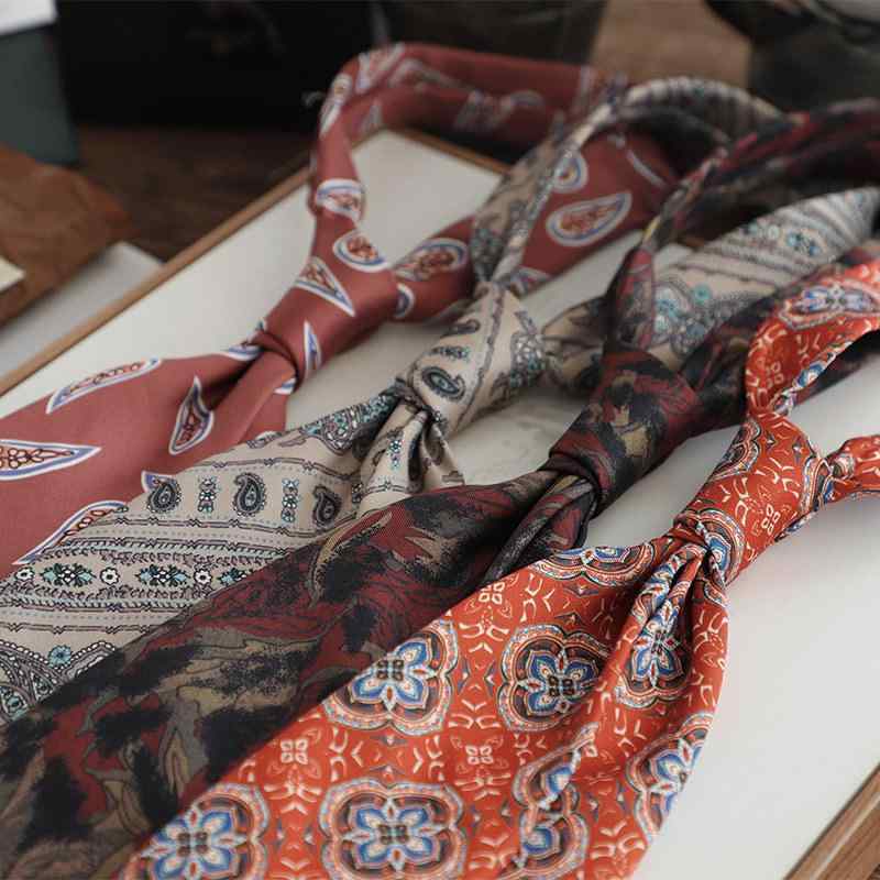 ・カテゴリ: ネクタイ・形状: レギュラータイ・サイズ: 9cm × 145cm × 3.5cm・剣先幅: 普通・素材: ポリエステル・裏地素材: ポリエステル・柄: 花柄、プリント・対象: メンズ・対象年齢: 成人・スタイル: カジュアル