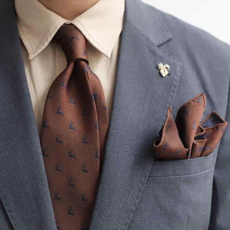 ・カテゴリ: ネクタイ・スタイル: メンズ・素材: ポリエステル・柄: トナカイ・カラー展開: ブラウン、ダークワインパープル、ダークグリーン、ネイビー・対象: 大人用・ネクタイ幅: 標準