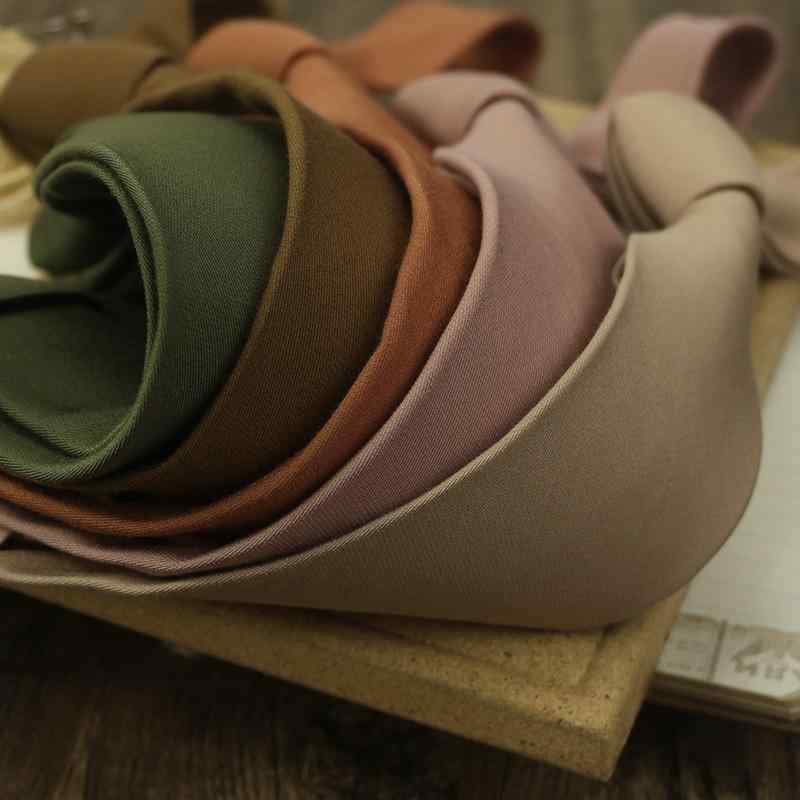 ・カテゴリ: ネクタイ・スタイル: カジュアル・対象: 男女兼用、大人・素材: TRコットン・剣先形状: ポインテッド・剣先幅: 超ナロー・柄: チェック・加工: 先染め・カラー展開: ブラック、カーキ、アーミーグリーン、キャラメル、ブラウ...