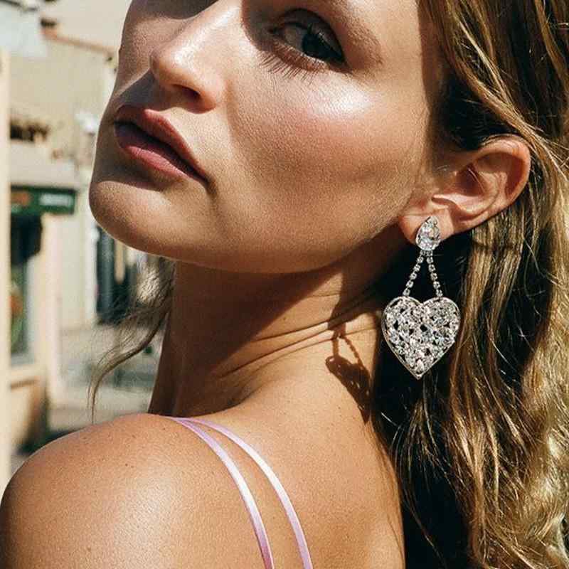 ・カテゴリ: 耳飾り・スタイル: ファッション、欧米風・対象: レディース・素材: ジルコニア・: ハート・加工: メッキ・カラー展開: シルバー、ゴールド