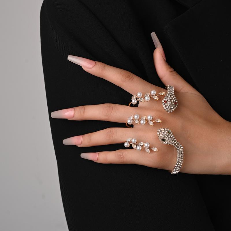 ・カテゴリ: ブレスレット・スタイル: 欧米風、ファッション、通勤・素材: ラインストーン・加工: メッキ・モチーフ: ヘビ、アニマル・カラー: シルバー、ゴールド・重量: 18.7g