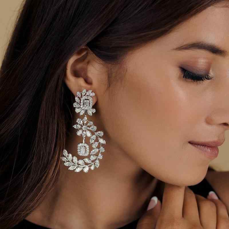 ・カテゴリ: 耳飾り・対象: レディース・素材: ジルコニア・加工: 電気メッキ・: 花、リーフ・スタイル: トレンド、個性的・カラー展開: シルバー、ゴールド