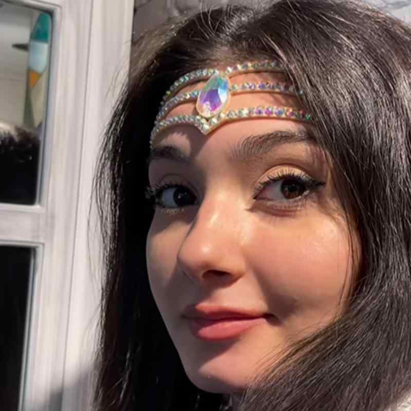 ・スタイル: 欧米風・素材: ラインストーン・カテゴリ: カチューシャ、ヘアバンド・対象: レディース・形状: ティアードロップ・用途: 結婚式、トラベル、ギフト・カラー展開: シルバー、ゴールド・柄: 幾何学模様