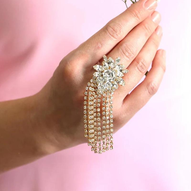 ・カテゴリ: 指輪・主な素材: ラインストーン・: ひし形、四角形、幾何学・加工: メッキ加工・対象: レディース・カラー展開: シルバー、ゴールド・スタイル: 欧米スタイル、通勤、ファッション