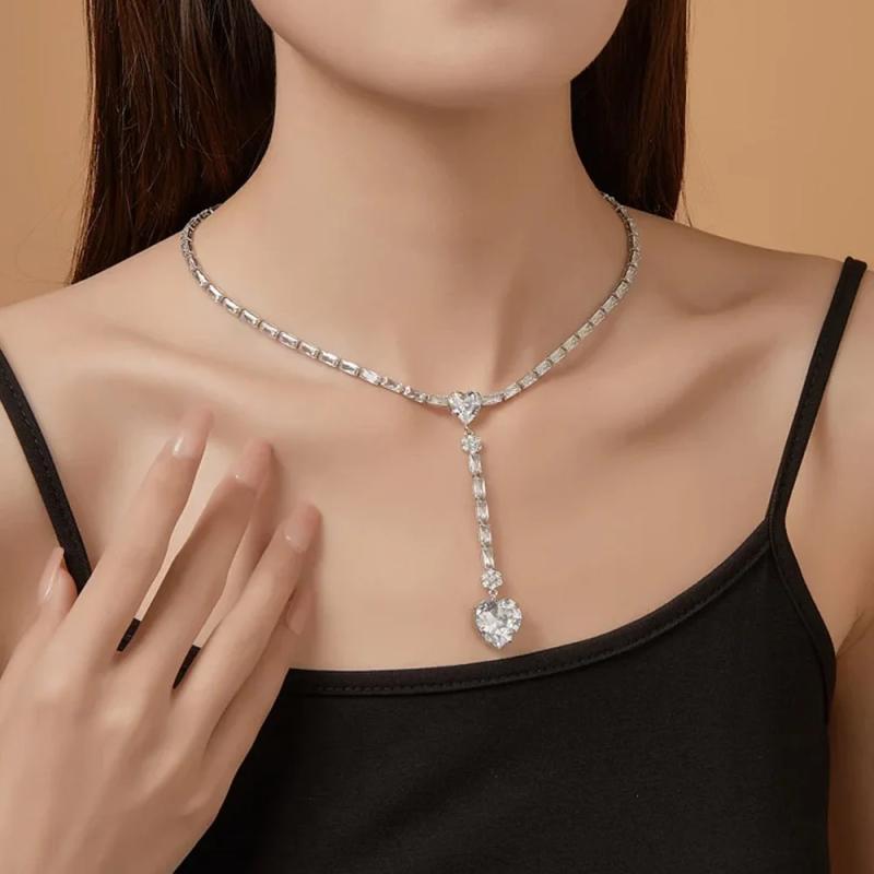 ・カテゴリ: ネックレス・対象: レディース・素材: ジルコン、クリスタル・加工: メッキ・: ハート、三角形・チェーンの種類: 標準チェーン・カラー: シルバー、ゴールド・スタイル: ファッション、欧米風・重量: 約20g