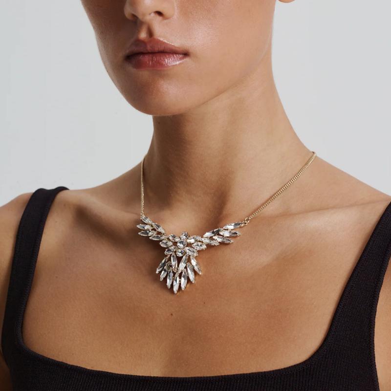 ・カテゴリ: ネックレス・スタイル: 欧米風、ファッション、通勤・素材: ラインストーン・加工: メッキ・形状: 幾何学型・モチーフ: トライアングル・チェーンの種類: 喜平チェーン・カラー展開: シルバー、ゴールド・対象: レディース