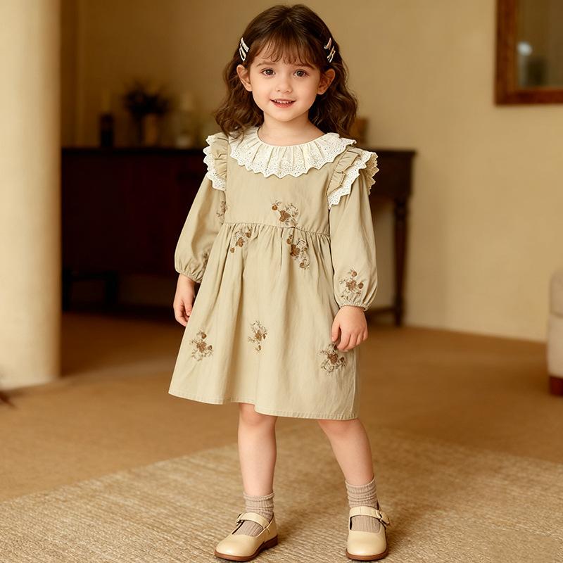 ・カテゴリ: ワンピース・スタイル: 韓国・主な素材: 綿・対象: 女の子・対象年齢: 3-8歳・柄: 花柄・生地加工: 柔軟加工・袖丈: 長袖・スカート形状: Aライン・裏地素材: 綿・サイズ展開: 90, 100, 110, 120, 130