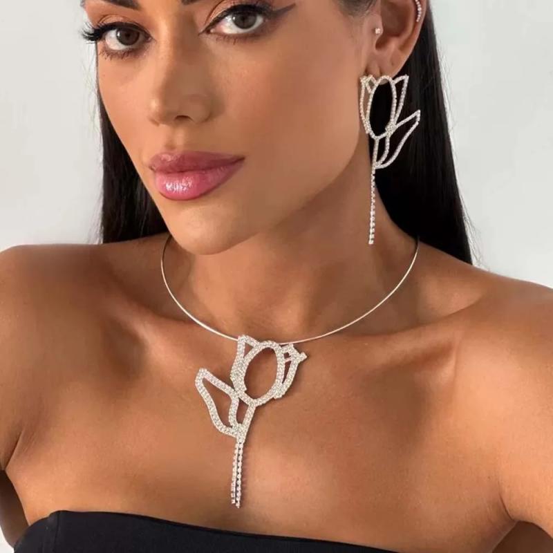 ・カテゴリ: ネックレス・スタイル: シンプル、オフィスカジュアル・素材: ラインストーン・加工: 銀メッキ、金メッキ・モチーフ: ローズ、タッセル、フラワー・チェーンの種類: スタンダード・長さ: 51-60cm・対象: レディース