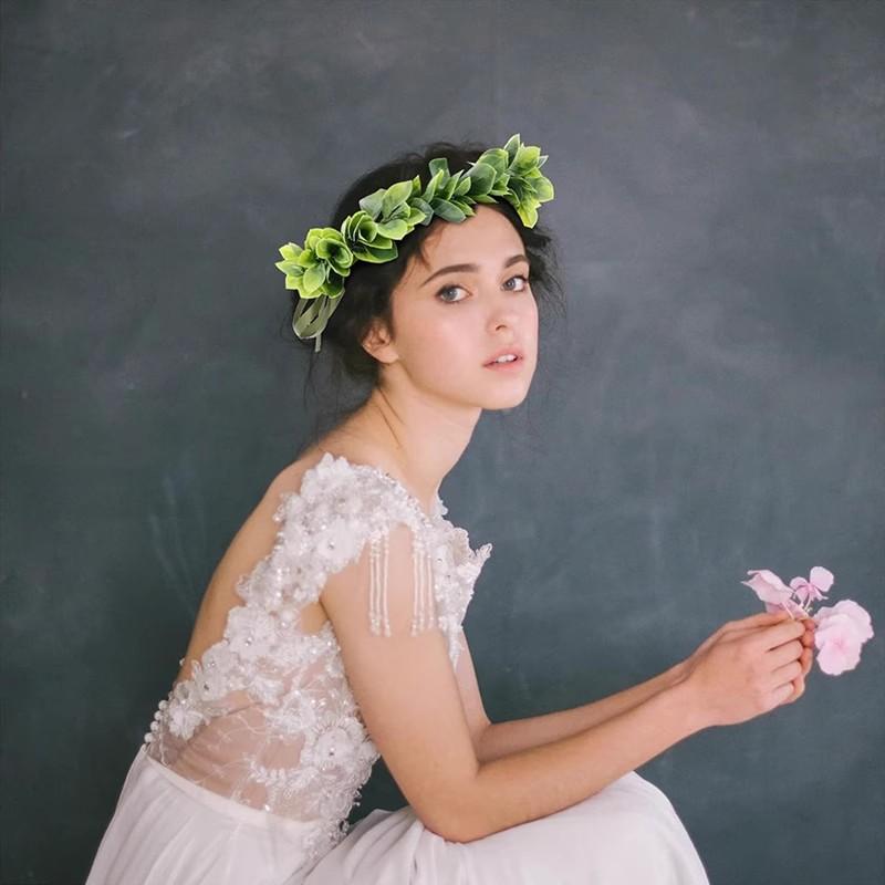 ・カテゴリ: ヘアアクセサリー、カチューシャ、ヘアバンド・スタイル: レディース、欧米風・素材: プラスチック、樹脂・: フラワー、田園風・カラー: グリーン・用途: 結婚式、旅行、ギフト
