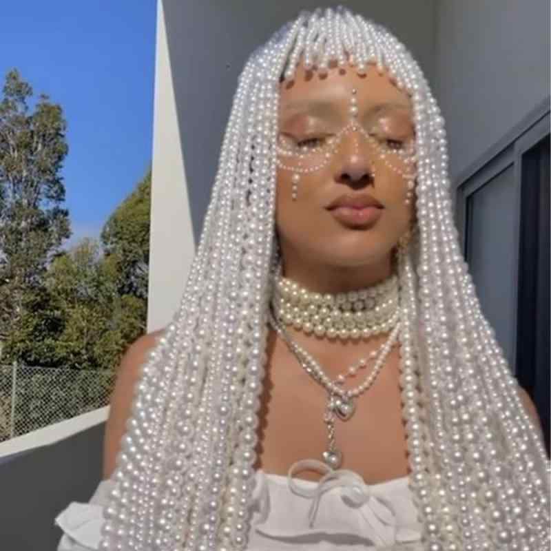 ・カテゴリ: ヘアアクセサリー・素材: フェイクパール・加工: メッキ加工・: ライン、幾何学・スタイル: 欧米風、コンサバ・通勤・カラー: シルバー・対象: レディース