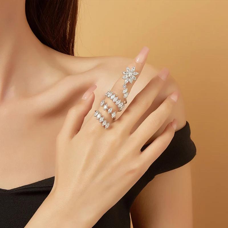 ・カテゴリ: リング・素材: ジルコン・: フラワー・加工: メッキ・カラー展開: シルバー、ゴールド・スタイル: 欧米風、きれいめ・対象: レディース