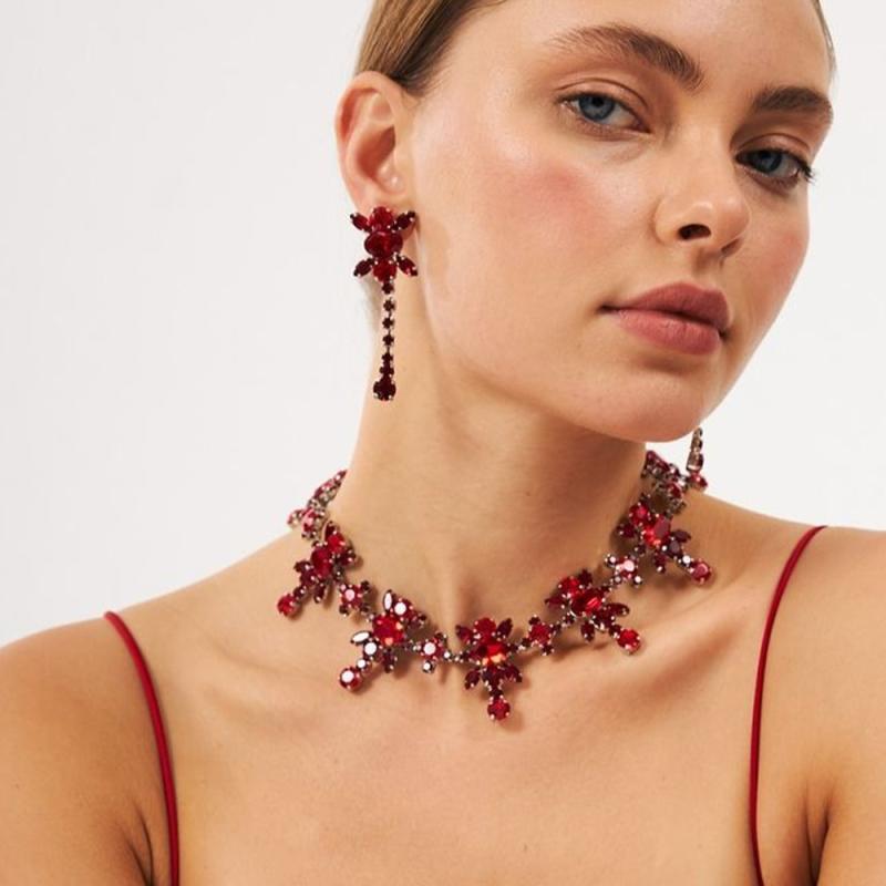 ・カテゴリ: ネックレス・スタイル: 欧米風、コンサバ・素材: ラインストーン・加工: メッキ・チェーンタイプ: 標準・: 幾何学、リング・カラー展開: シルバー、ゴールド・重量: 約30g・対象: レディース