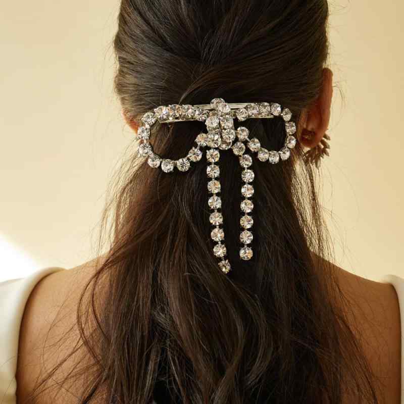 ・カテゴリ: ヘアアクセサリー・主な素材: ラインストーン・加工: メッキ加工・種類: ヘアクリップ・: リボン・カラー展開: シルバー、ゴールド・スタイル: レディース、欧米風、きれいめ