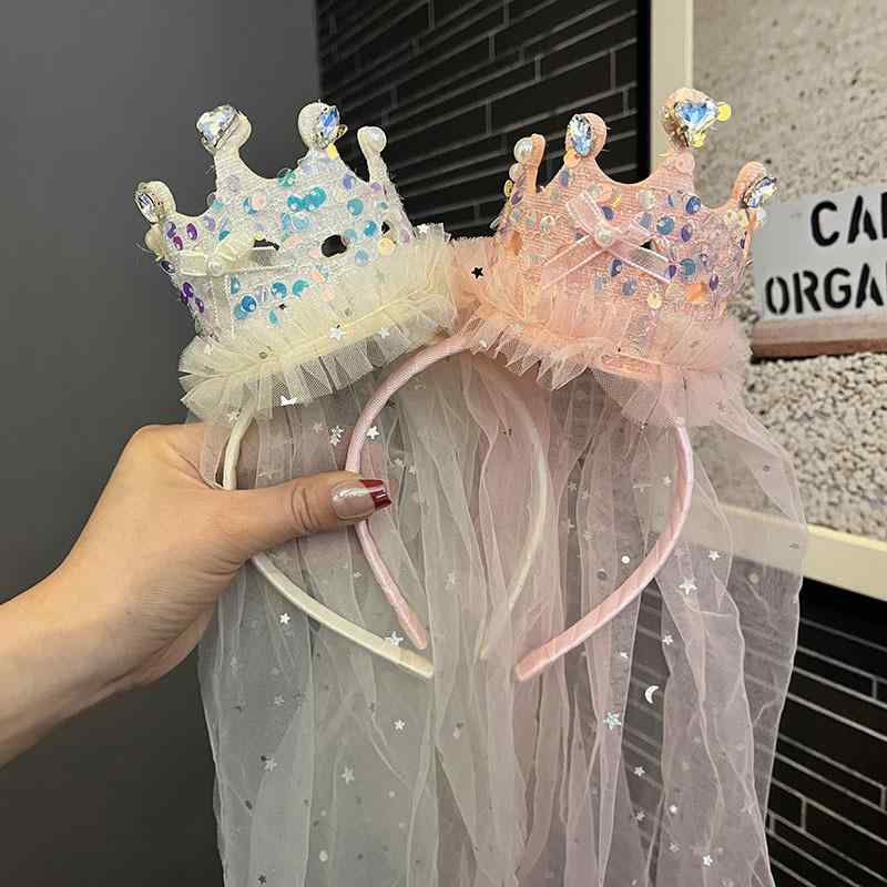 ・カテゴリ: ヘアアクセサリー、カチューシャ、ヘアクリップ・スタイル: カントリー調・シリーズ: プリンセス・素材: チュール・モチーフ: 王冠、リボン・製法: ハンドメイド・対象: 子供・対象年齢: 0歳以上・カラー展開: ピンク、アイボ...