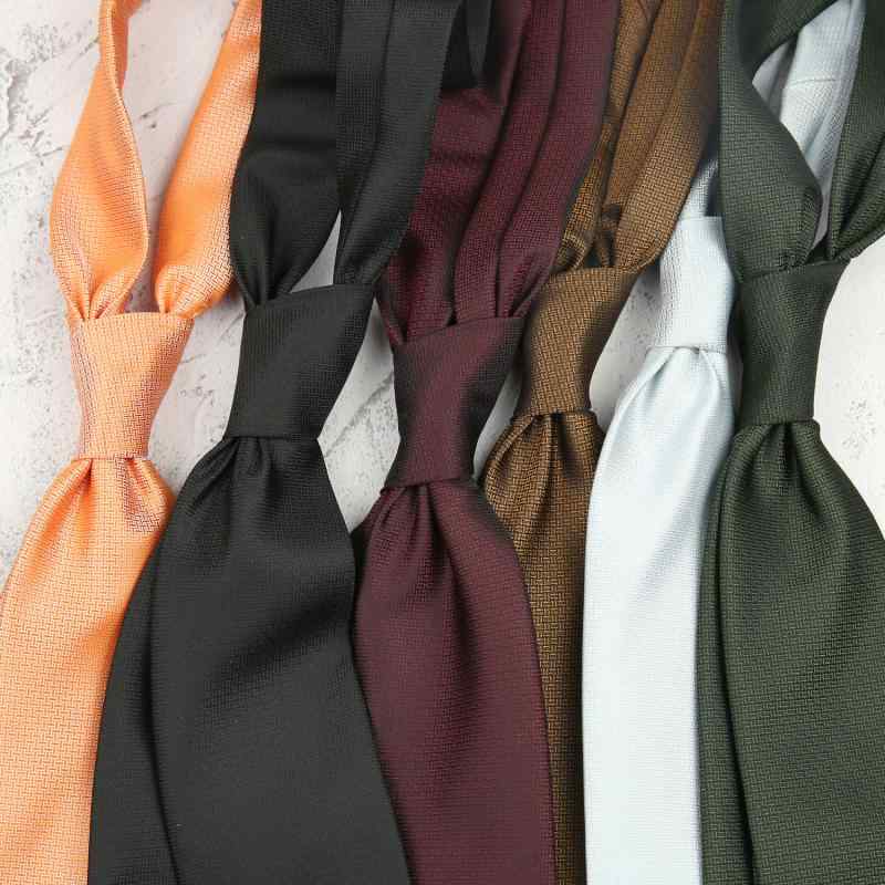 ・カテゴリ: ネクタイ・スタイル: ビジネス、フォーマル、カジュアル・素材: ポリエステル・柄: 無地・剣先幅: 約8cm・形状: アロー型・加工: 先染め、ジャカード織・対象: 男女兼用、成人・カラー展開: ブラック、ワインレッド、キャラ...