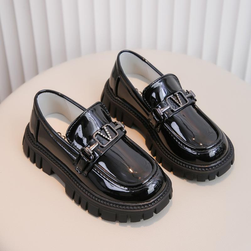 ・カラー: ブラック・サイズ展開: 26, 27, 28, 29, 30, 31, 32, 33, 34, 35, 36・対象年齢: キッズ・アッパー素材: PU・性別: 女の子・ソール素材: ゴム・履き口の高さ: ローカット・加工: エナ...