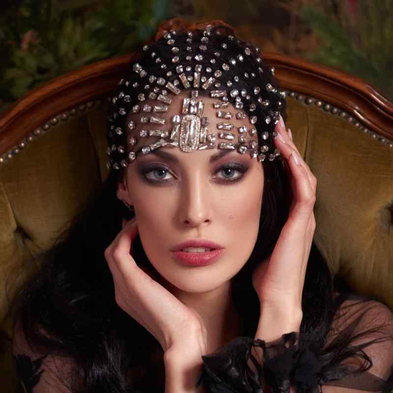 ・カテゴリ: ヘアアクセサリー・主な素材: ラインストーン・加工: メッキ加工・カラー展開: シルバー、ゴールド・スタイル: 通勤、オフィス・要素: サークル、幾何学・対象: レディース