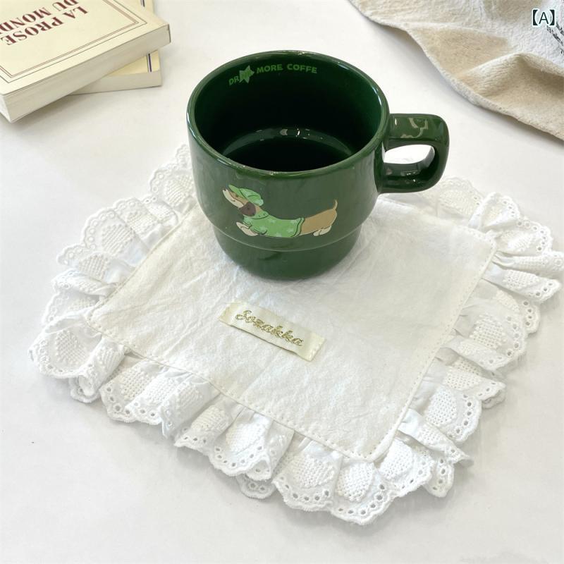 ・カテゴリ: コースター、ランチョンマット・素材: 布・柄: ハート・カラー展開: ホワイト、ブルー、レッド、ブラック、ピンク・形状: 正方形・スタイル: モダン、シンプル