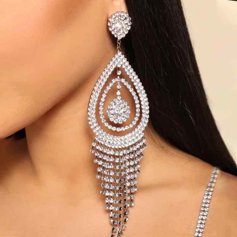 ・カテゴリ: 耳飾り・素材: ラインストーン・形状: 幾何学型、オーバル・加工: メッキ加工・カラー: シルバー、ゴールド・スタイル: 、個性的・対象: レディース