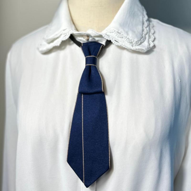 ・カテゴリ: ネクタイ・スタイル: アロー型、モダン・素材: ポリエステル・裏地素材: ポリエステル・対象: 男女兼用・対象年齢: 成人・柄: 無地・形状: リボン・カラー展開: ネイビー×ベージュ、ブラック×ベージュ、ワインレッド×ブルー...