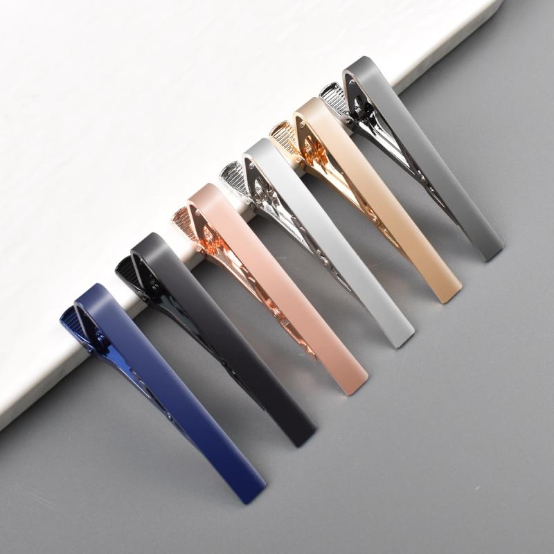 ・カテゴリ: ネクタイピン・スタイル: カジュアル・対象: メンズ、成人・素材: 銅・純度: ・サイズ: 5.5cm × 0.66cm・形状: 平頭型・柄: ジオメトリック・カラー展開: ゴールド、シルバー、ブラック、ブルー、ガンメタル、ワ...