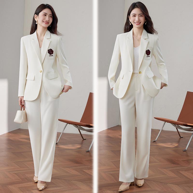 ・カテゴリ: セットアップ・スタイル: エレガント・主な素材: ポリエステル、ポリウレタン、シェニール・袖丈: 長袖・袖の形状: レギュラー・パンツ丈: ロング・カラー展開: ブラック、ブラウン、ベージュ・サイズ展開: S、M、L、XL、X...