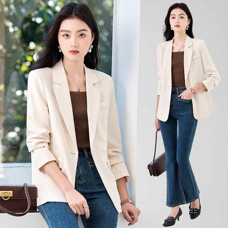 ・カテゴリ: テーラードジャケット・スタイル: エレガント、通勤・柄: 3D効果・フィット感: スリムフィット・着丈: 普通丈・ネックライン: テーラードカラー・袖丈: 長袖・袖タイプ: レギュラースリーブ・ポイント: ボタン・加工: シル...