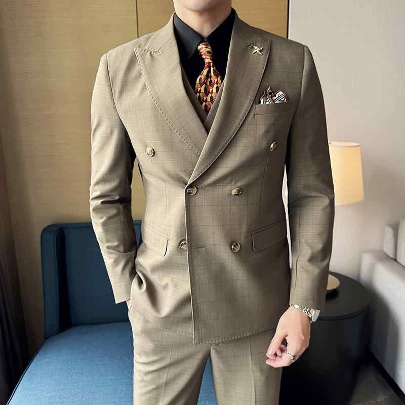 ・スタイル: ビジネスフォーマル・主な素材: アセテート繊維 69%、コットン混紡・着用シーン: ビジネス・襟の: ピークドラペル・ベント: サイドベンツ・シルエット: スリム・生地の厚さ: 標準・詳細: ボタン装飾・機能性: ノンアイロン...