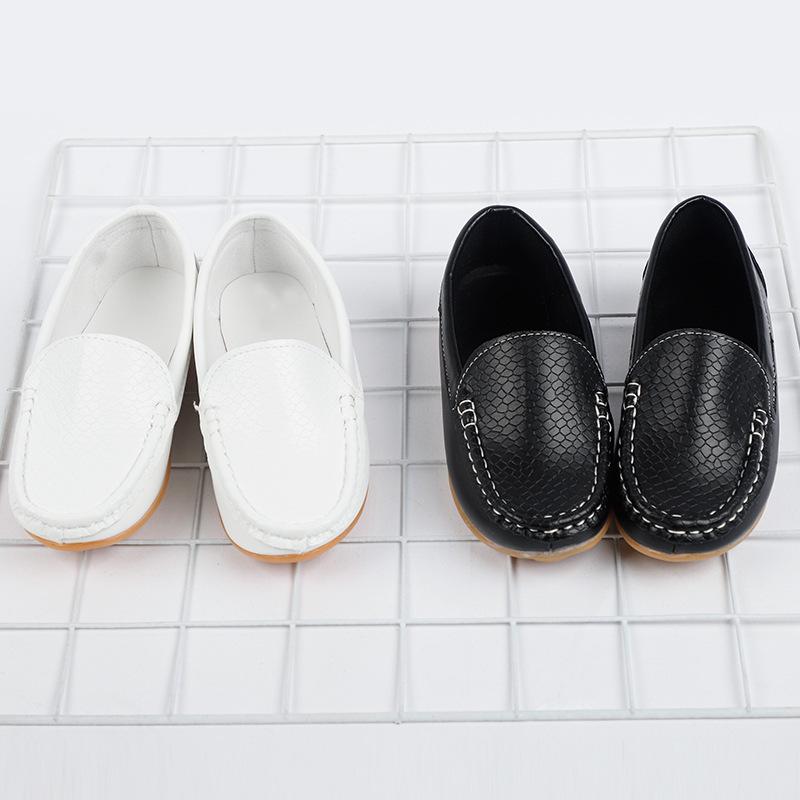 ・カラー展開: ホワイト、ブラック・サイズ展開: 21、22、23、24、25、26、27、28、29、30、31、32、33、34、35、36・対象年齢: 7-12歳・アッパー素材: 合成革（PU）・対象: 男の子・ソール素材: ラバー・...