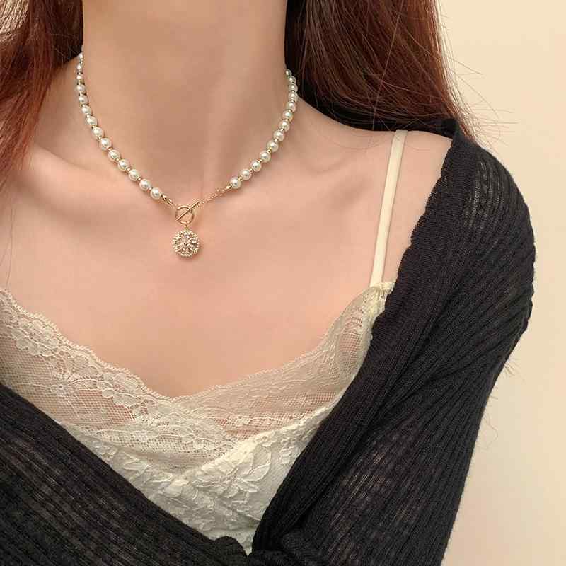 ・カテゴリ: ネックレス・素材: 模造パール・加工: ハンドメイド・モチーフ: 花・チェーンの種類: パールチェーン・ペンダント素材: 混合宝石セッティング・長さ: 約21cm〜50cm・カラー: パール・スタイル: フェミニン・対象: レ...