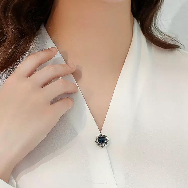 ・カテゴリ: ブローチ・対象: レディース・素材: 合金・: 花・加工: ラインストーン・スタイル: 日本・韓国、スイート・カラー展開: ヴィンテージ風ディープブルー、ヴィンテージ風ライトパープル、ヴィンテージ風ダークグレー